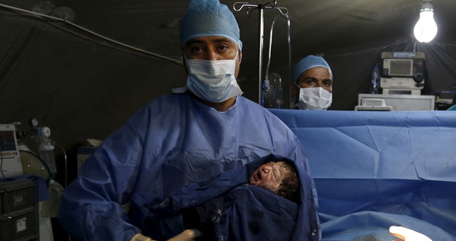 Anak-anak Suriah yang Lahir di Kamp Pengungsian | tempo.co