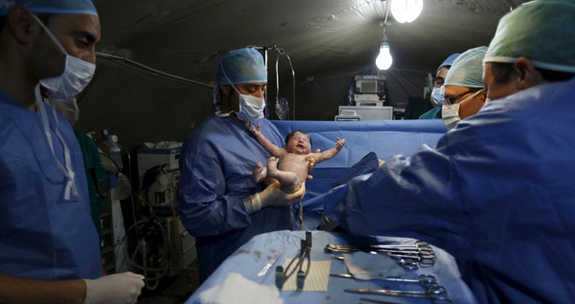 Anak-anak Suriah yang Lahir di Kamp Pengungsian | tempo.co