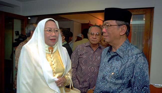 Mengenang Tuty Alawiyah | tempo.co