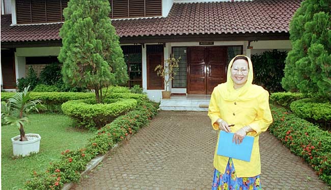 Mengenang Tuty Alawiyah | tempo.co