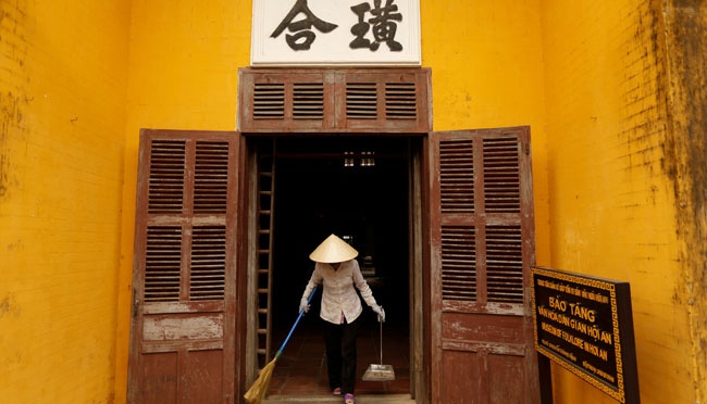 Topi Non La Simbol Pedagang di Kota Hoi An | tempo.co