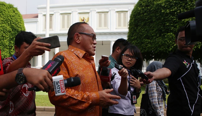 Temui Jokowi, Ical Antar Undangan Munaslub Golkar | tempo.co