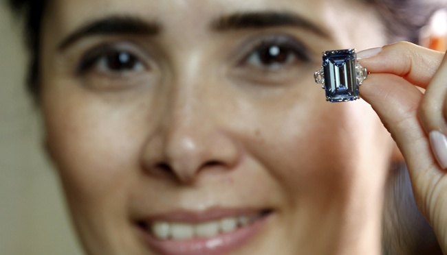 Oppenheimer, Berlian Biru Terbesar di Dunia Ini Akan Dilelang | tempo.co