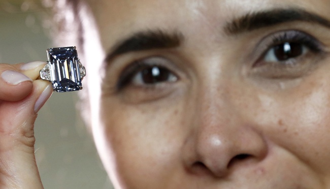 Oppenheimer, Berlian Biru Terbesar di Dunia Ini Akan Dilelang | tempo.co