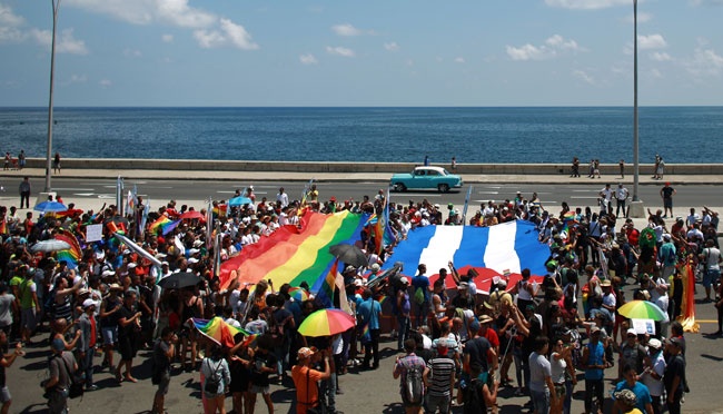 Aksi Ratusan Aktivis LGBT Tolak Diskriminasi Kaum Transgender | tempo.co