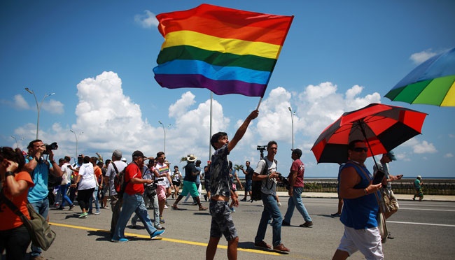 Aksi Ratusan Aktivis LGBT Tolak Diskriminasi Kaum Transgender | tempo.co