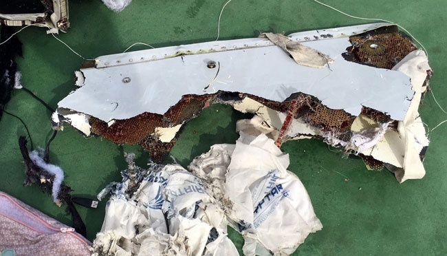 Puing-puing Pesawat EgyptAir Ditemukan di Laut Mediterania | tempo.co