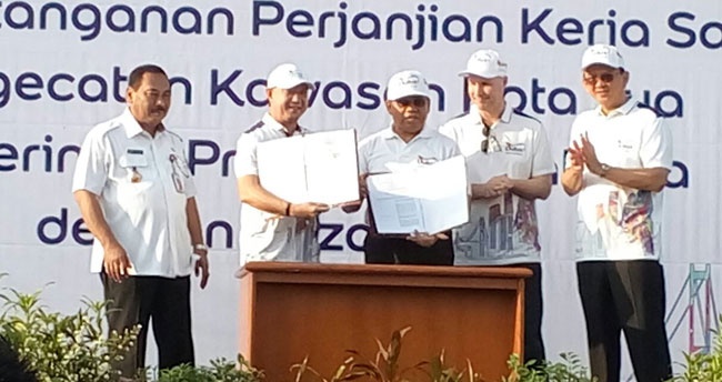 Pakai Topi Dulux, Ahok: Model Mahal, Dibayar 4 Bus Tingkat | tempo.co