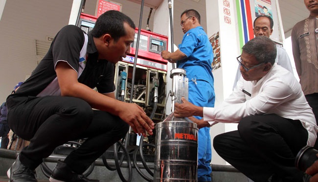 Begini Cara Pengujian Cara Kerja Mesin SPBU | tempo.co