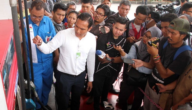 Begini Cara Pengujian Cara Kerja Mesin SPBU | tempo.co