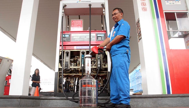 Begini Cara Pengujian Cara Kerja Mesin SPBU | tempo.co