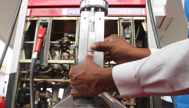 Begini Cara Pengujian Cara Kerja Mesin SPBU | tempo.co