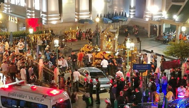 Mobil Terobos Kuil Erawan di Bangkok, 6 Orang Terluka | tempo.co