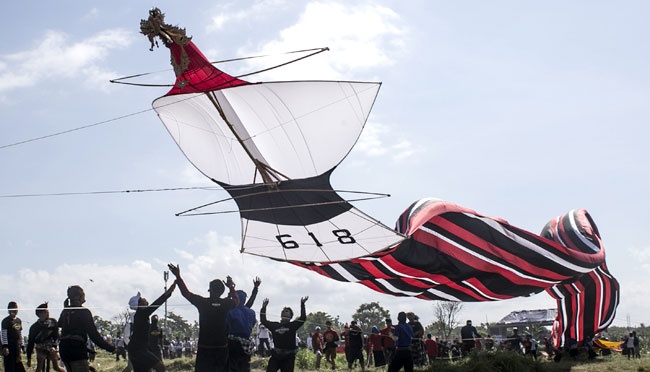 Warna-warni Layangan Tradisional Bali dalam Festival | tempo.co