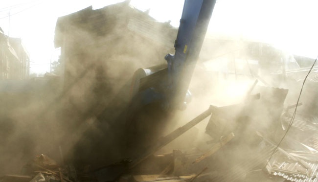 Bangunan Liar di Jalan Raya Cacing Ditertibkan | tempo.co