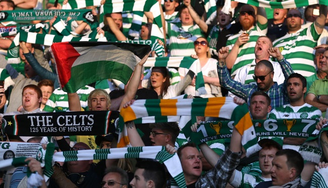Suporter Celtic Kibarkan Bendera Palestina saat Melawan Tim Asal Israel ...