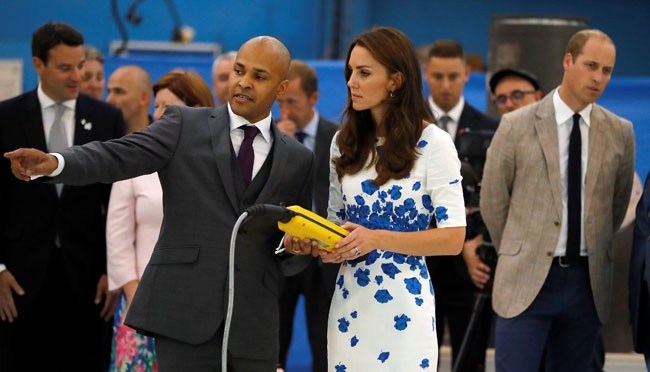 Senyuman Manis Kate Middleton pada Pembukaan Centre of Excellence for ...
