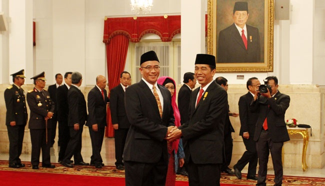 Jokowi Lantik Hasyim Ashari sebagai Anggota KPU | tempo.co