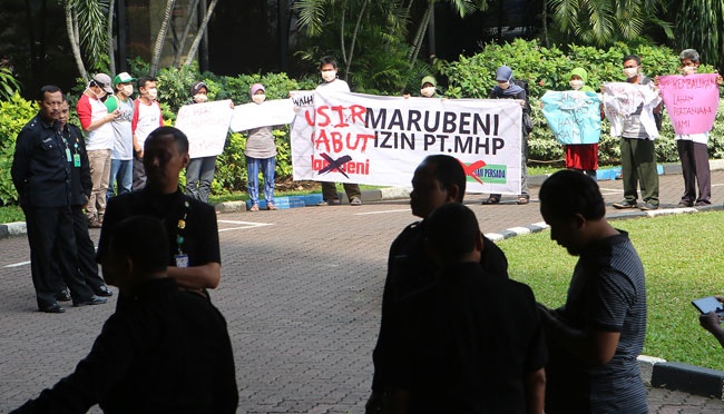 Digusur Paksa, Warga Gumilir Tuntut Pencabutan Izin PT MHP | tempo.co