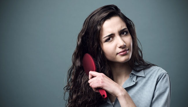 5 Langkah Mengeringkan Rambut Tanpa Alat Pengering, Cegah Kusut dan ...