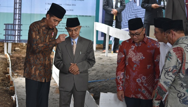 Peresmian Menara Baru Masjid Jami Gontor oleh Jokowi | tempo.co