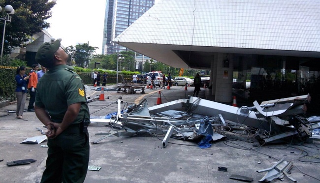 Gondola Jatuh di Menara Intiland, Satu Orang Tewas | tempo.co