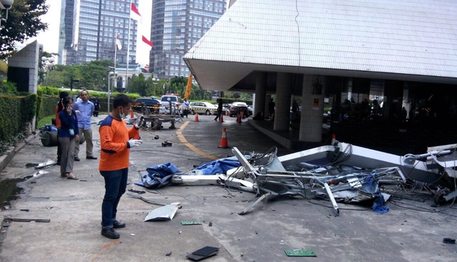 Gondola Jatuh di Menara Intiland, Satu Orang Tewas | tempo.co