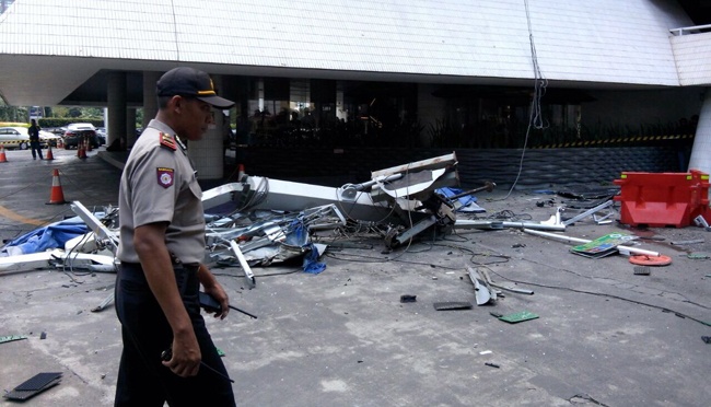 Gondola Jatuh di Menara Intiland, Satu Orang Tewas | tempo.co