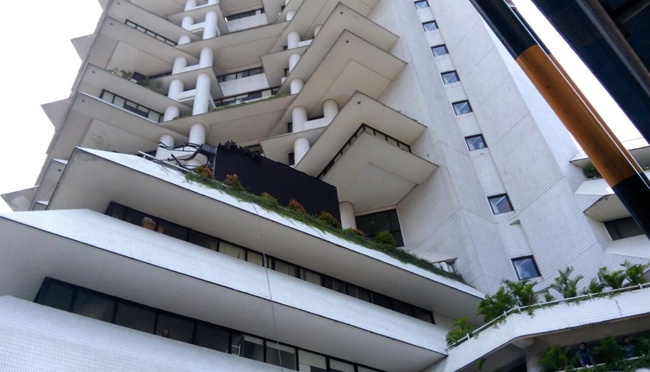 Gondola Jatuh di Menara Intiland, Satu Orang Tewas | tempo.co