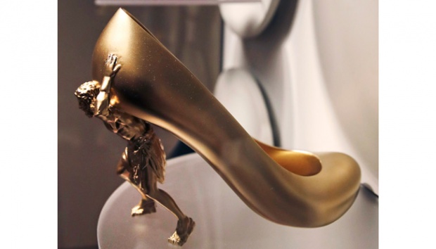 Sepatu-sepatu Unik di Pameran "Shoes: Pleasure and Pain" - foto Tempo.co