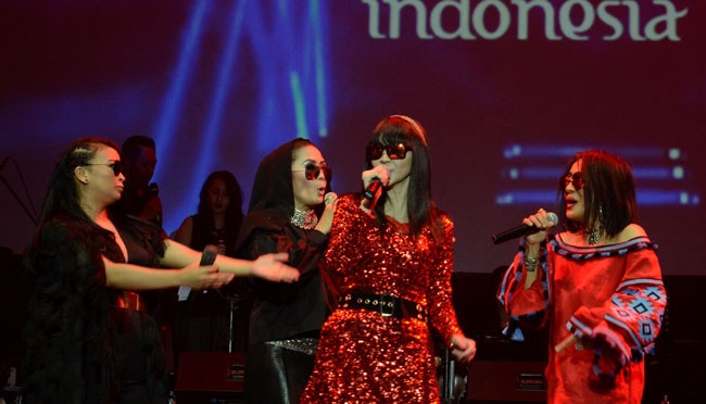 Lady Rocker Atiek CB Goncang Jakarta | tempo.co