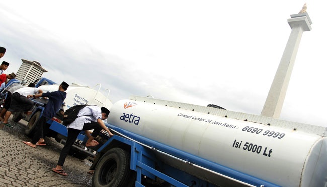 Demo 212, Mobil Tangki Air Wudhu Disediakan di Monas | tempo.co