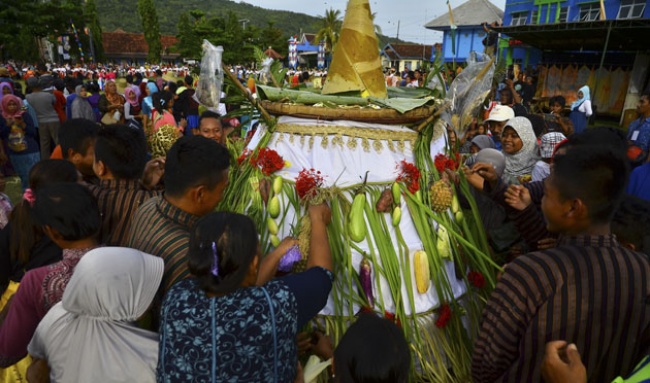 Esai Foto : Tradisi Barikan di Karimunjawa (2) | tempo.co
