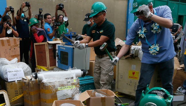 Filipina Musnahkan Bahan Baku dan Alat Pembuatan Sabu-sabu | tempo.co