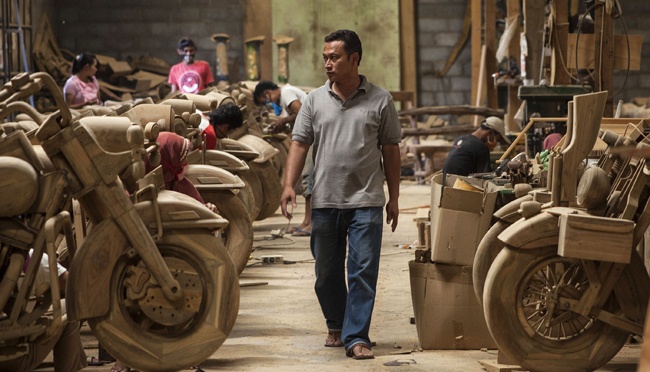 Menyulap Limbah Kayu Jati Menjadi Replika Motor Besar | tempo.co