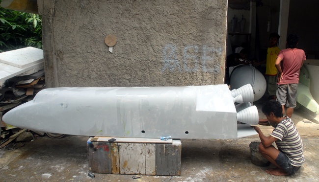 Intip Proses Pembuatan Miniatur Pesawat Terbang | tempo.co