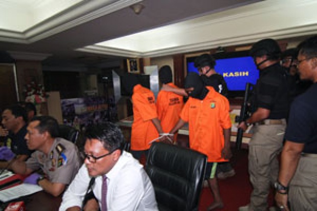 Judge Hands Down Death Penalty to Eno Farihah's Killers - En.tempo.co