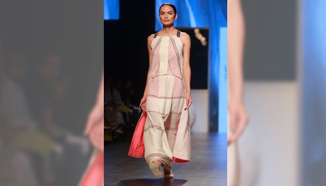 Anjali Lama, Model Transgender Pertama di Lakme Fashion Week | tempo.co