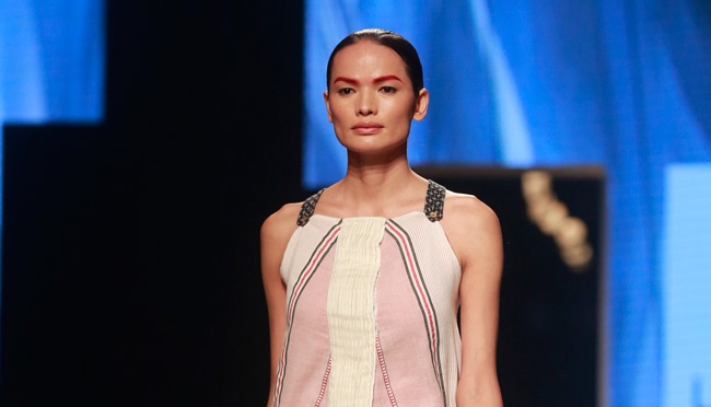Anjali Lama, Model Transgender Pertama di Lakme Fashion Week | tempo.co
