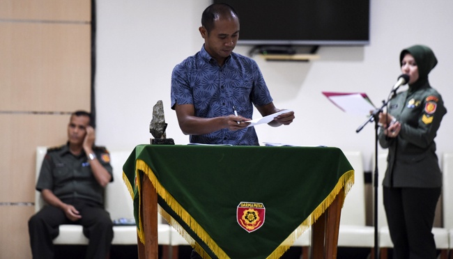 Pengampilan Sumpah dan Janji Wasit Piala Presiden 2017 | tempo.co