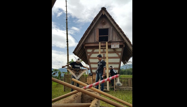 Asyiknya Bertualang di Saung Budaya Kampung Bolang Subang | tempo.co