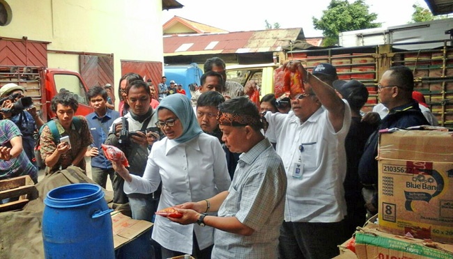 BPOM Gerebek Pabrik Saus dan Kecap Cap Topi di Tangerang | tempo.co