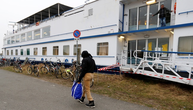 Hotel Apung Ini Jadi Tempat Singgah Bagi Imigran di Belanda | tempo.co