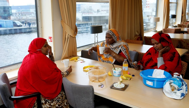 Hotel Apung Ini Jadi Tempat Singgah Bagi Imigran di Belanda | tempo.co