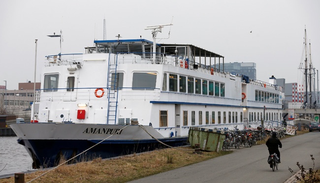 Hotel Apung Ini Jadi Tempat Singgah Bagi Imigran di Belanda | tempo.co