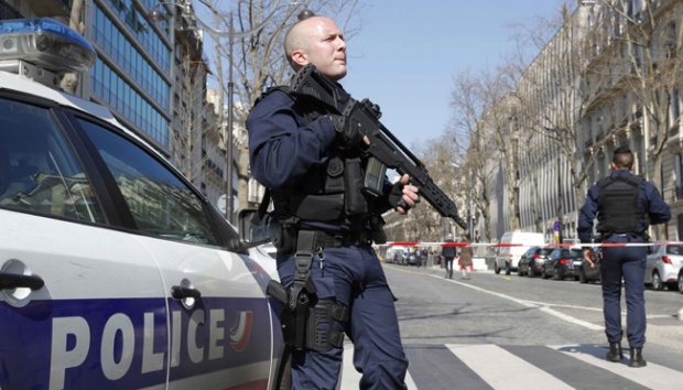 Bom Amplop Surat Meledak di Kantor IMF Paris - foto Tempo.co