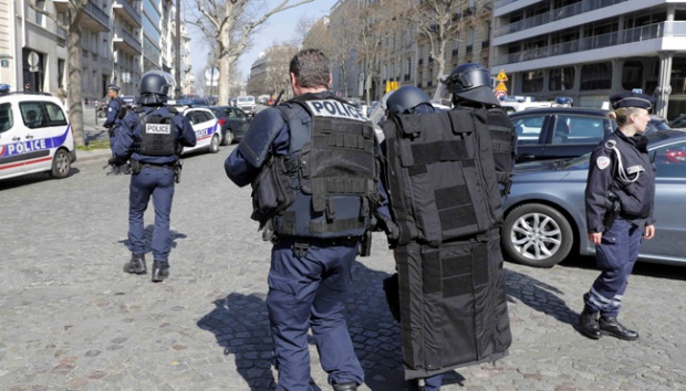 Bom Amplop Surat Meledak di Kantor IMF Paris - foto Tempo.co