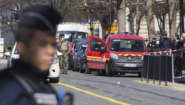 Bom Amplop Surat Meledak di Kantor IMF Paris - foto Tempo.co