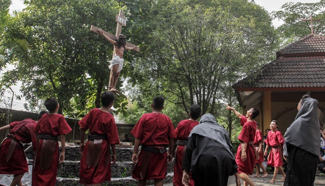 Perayaan Jumat Agung Berjalan Khidmat di Daerah | tempo.co
