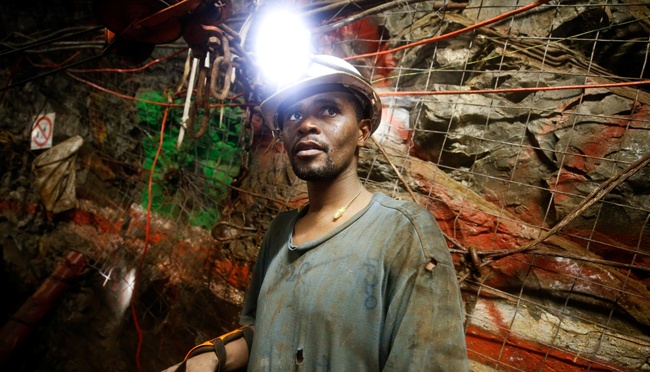 Melihat Penambang Emas Masimthembe Sibanye Ilegal | tempo.co